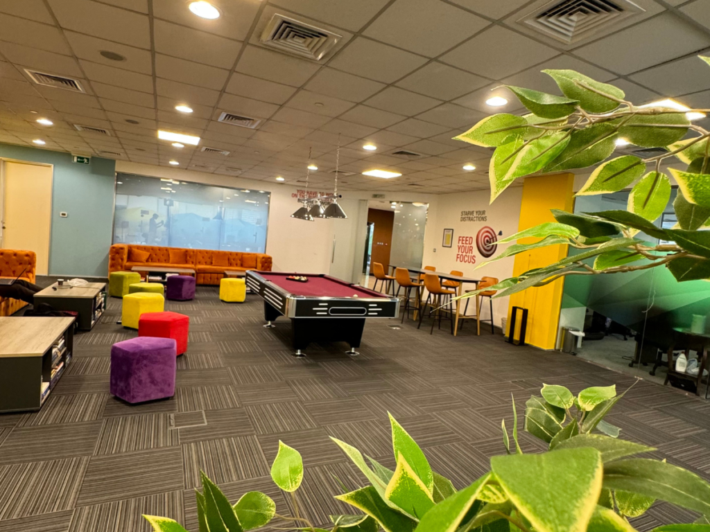 Hot Desk in Dubai - Czar Workspace